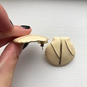 Vintage | Jewelry | Chic Chunky Gold Cream Clam Shell Earrings | Poshmark
